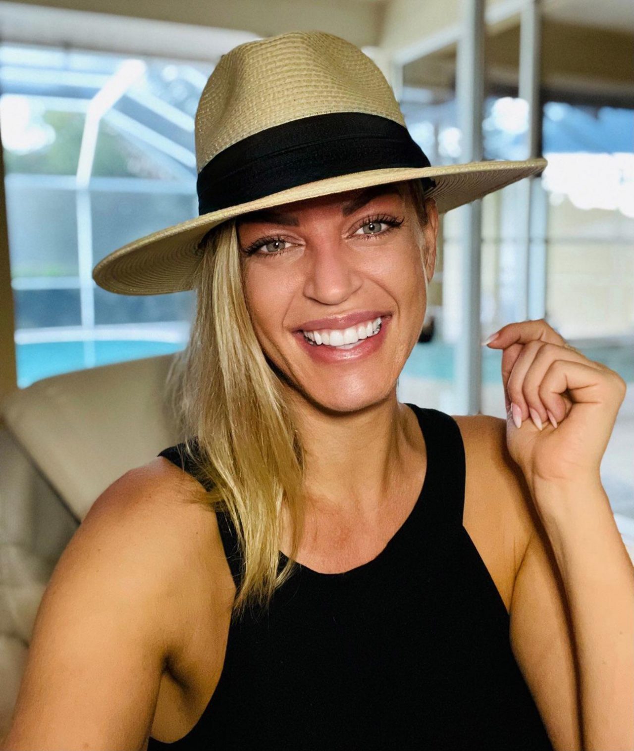 Money Magnet - Mandy Perry